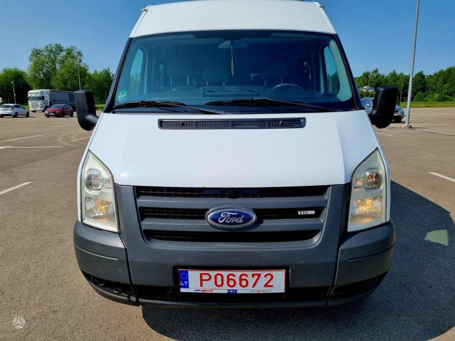 White Ford Transit 2007 in Siauliai, with an engine capacity of 2.40 L and mileage of 293 thousand km for 6000 €, photo 4 on AUTOMOTO.COM.LV