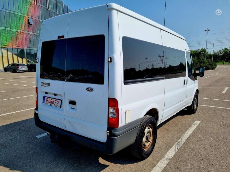 White Ford Transit 2007 in Siauliai, with an engine capacity of 2.40 L and mileage of 293 thousand km for 6000 €, photo 9 on AUTOMOTO.COM.LV
