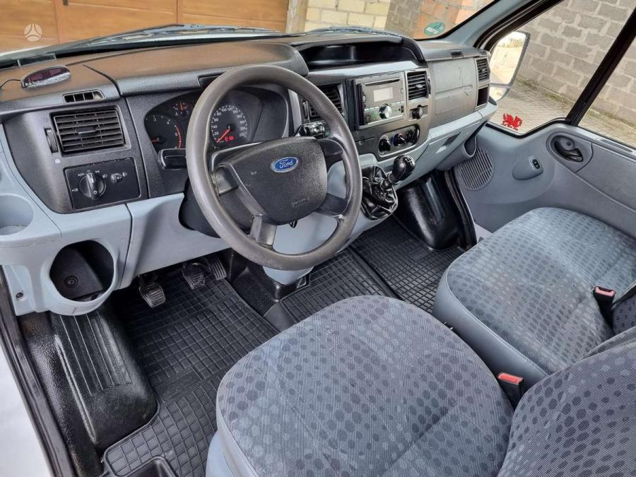 White Ford Transit 2007 in Siauliai, with an engine capacity of 2.40 L and mileage of 293 thousand km for 6000 €, photo 17 on AUTOMOTO.COM.LV