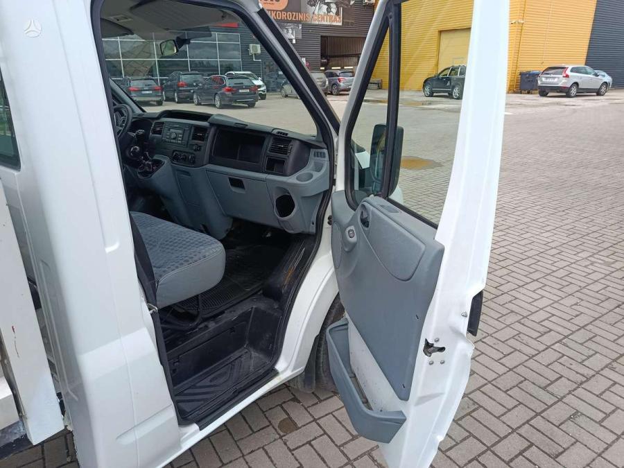 Balts Ford Transit 2008 Tauragė, ar dzinēja tilpumu 2.40 L un nobraukumu 144 tūkst. km par 7800 €, foto 22 vietnē AUTOMOTO.COM.LV