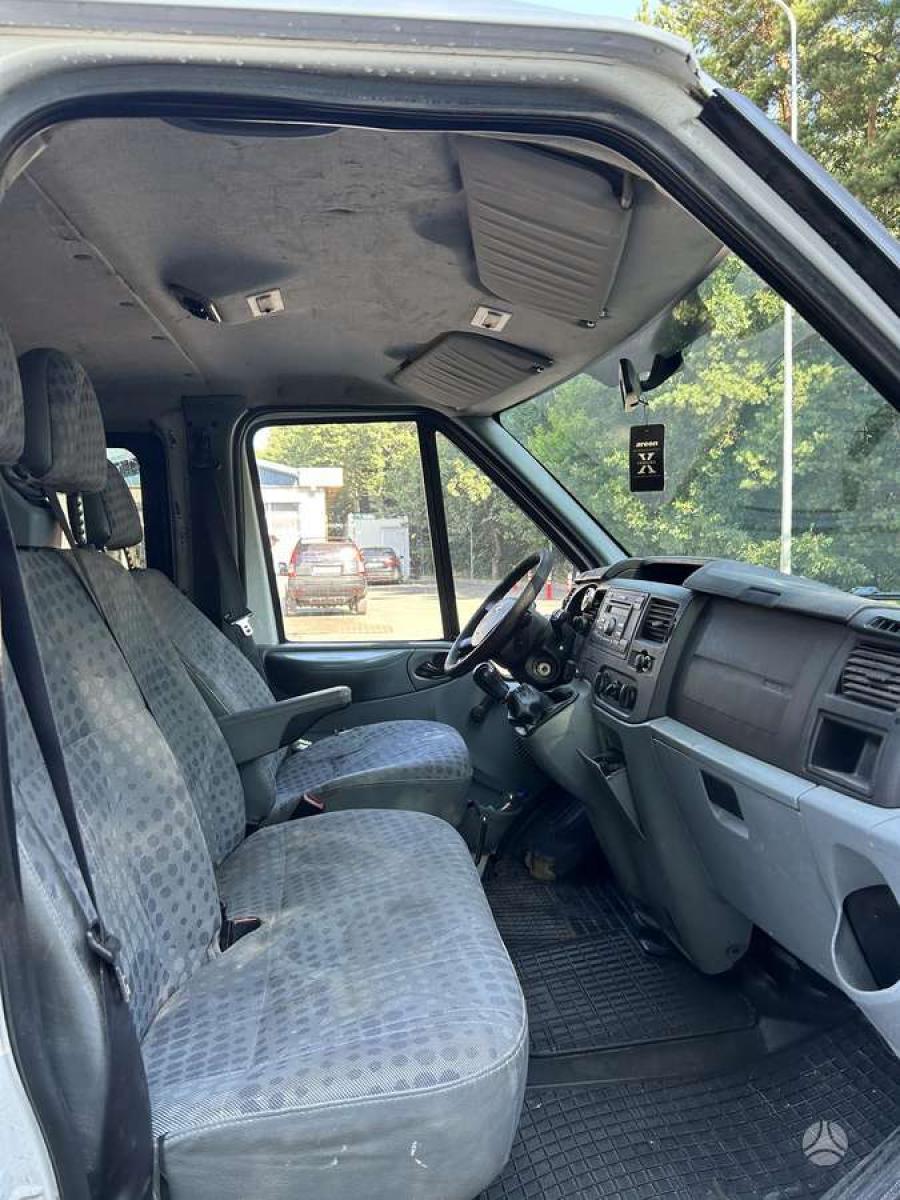 White Ford Transit 2008 in Vilnius, with an engine capacity of 2.20 L and mileage of 391 thousand km for 2300 €, photo 8 on AUTOMOTO.COM.LV