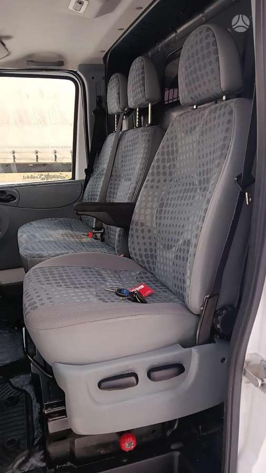 White Ford Transit 2009 in Radviliskis, with an engine capacity of 2.19 L and mileage of 274 thousand km for 3400 €, photo 17 on AUTOMOTO.COM.LV