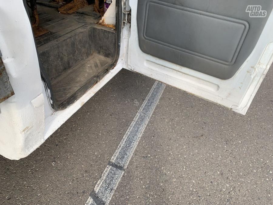 White Ford Transit 2009 in Kaunas, with an engine capacity of 2.40 L and mileage of 347 thousand km for 2550 €, photo 29 on AUTOMOTO.COM.LV