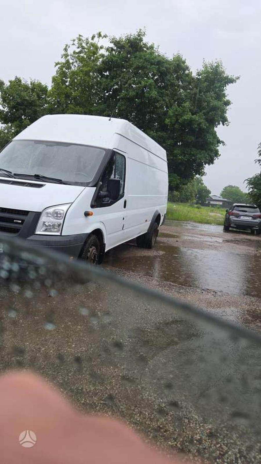 Balts Ford Transit 2009 Viļņa, ar dzinēja tilpumu 2.40 L un nobraukumu 286 tūkst. km par 4700 €, foto 3 vietnē AUTOMOTO.COM.LV