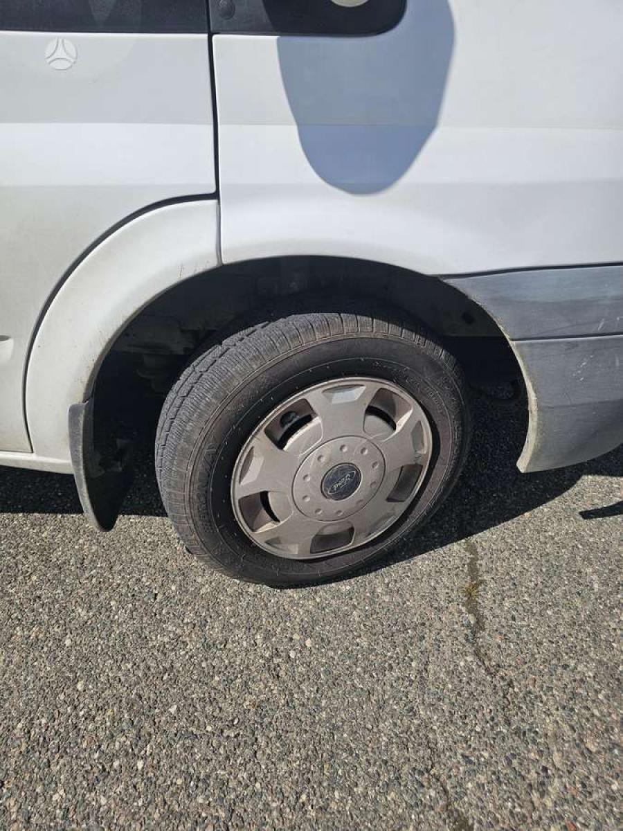 Balts Ford Transit 2009 Plungė, ar dzinēja tilpumu 2.20 L un nobraukumu 230 tūkst. km par 3500 €, foto 5 vietnē AUTOMOTO.COM.LV