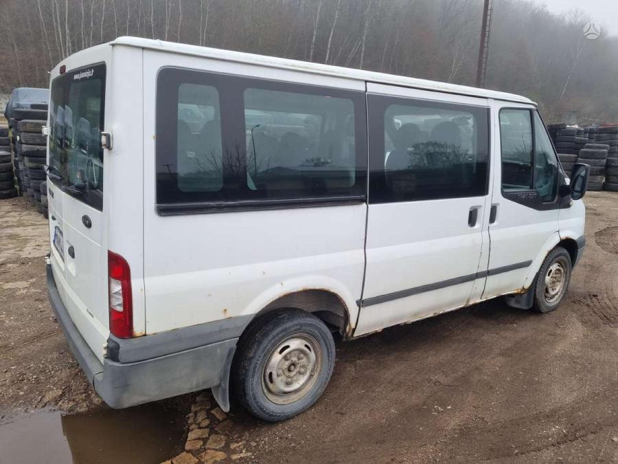 White Ford Transit 2010 in Kaunas, with an engine capacity of 2.20 L and mileage of 390 thousand km for 1400 €, photo 5 on AUTOMOTO.COM.LV