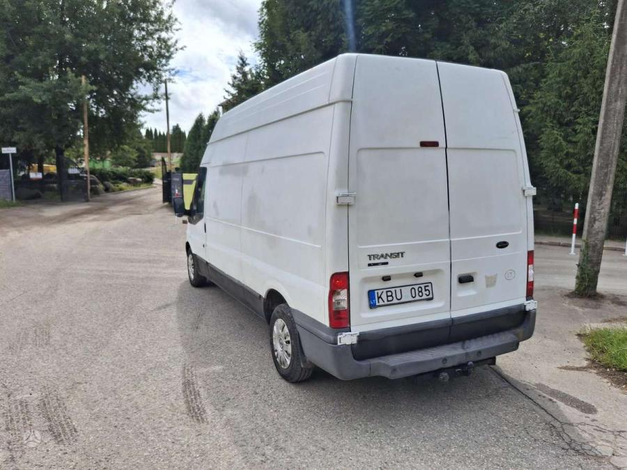 White Ford Transit 2011 in Vilnius, with an engine capacity of 2.20 L and mileage of 527 thousand km for 2950 €, photo 5 on AUTOMOTO.COM.LV