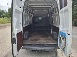 White Ford Transit 2011 in Vilnius, with an engine capacity of 2.20 L and mileage of 527 thousand km for 2950 €, photo 7 on AUTOMOTO.COM.LV