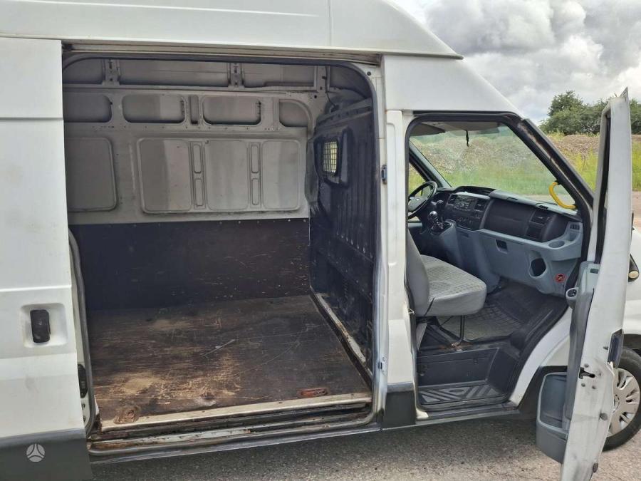 White Ford Transit 2011 in Vilnius, with an engine capacity of 2.20 L and mileage of 527 thousand km for 2950 €, photo 8 on AUTOMOTO.COM.LV