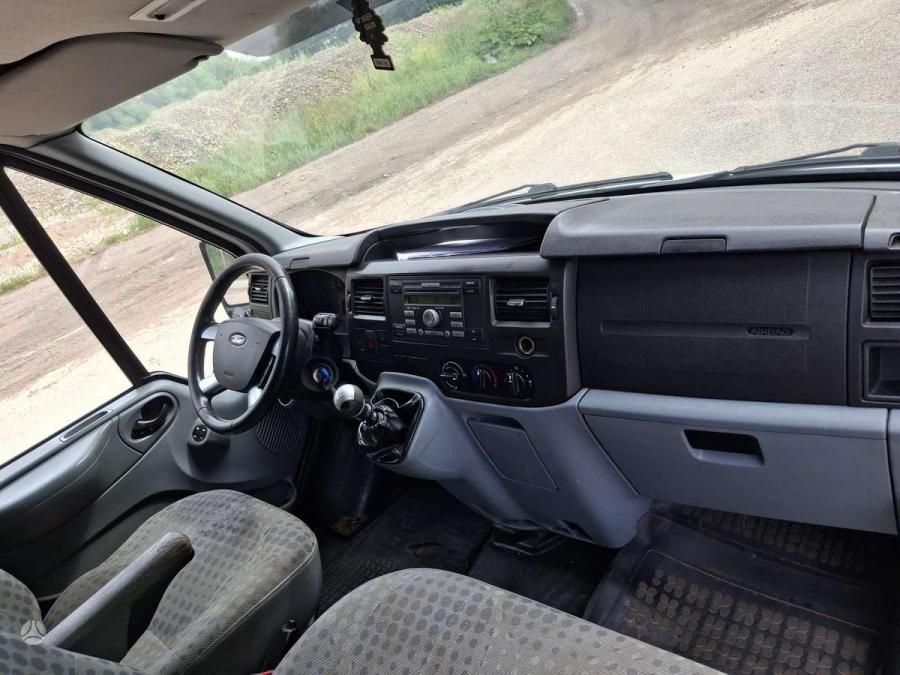 White Ford Transit 2011 in Vilnius, with an engine capacity of 2.20 L and mileage of 527 thousand km for 2950 €, photo 9 on AUTOMOTO.COM.LV