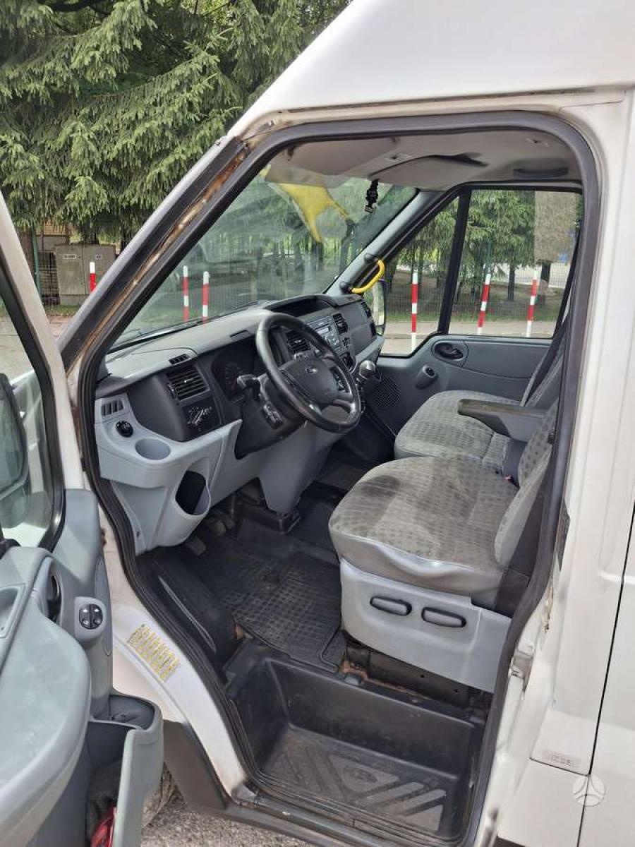 White Ford Transit 2011 in Vilnius, with an engine capacity of 2.20 L and mileage of 527 thousand km for 2950 €, photo 10 on AUTOMOTO.COM.LV