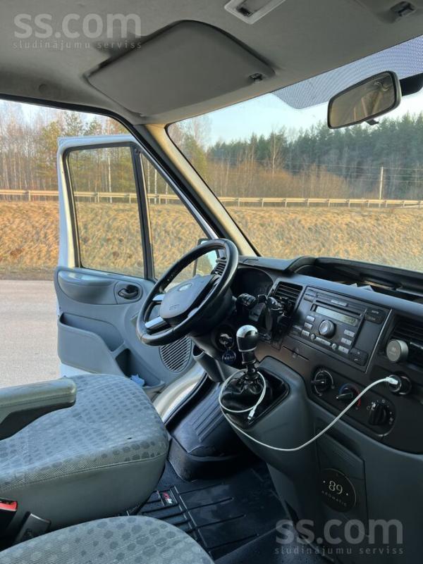 Ford Transit 2011 Rīga vietnē Balts Ford Transit 2011 Rīga, ar dzinēja tilpumu 2.20 L un nobraukumu 290 tūkst. km par 3750 €, foto 8 vietnē AUTOMOTO.COM.LV