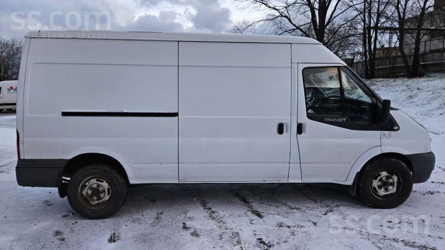 White Ford Transit 2012 in Riga, with an engine capacity of 2.20 L and mileage of 333 thousand km for 4250 €, photo 7 on AUTOMOTO.COM.LV