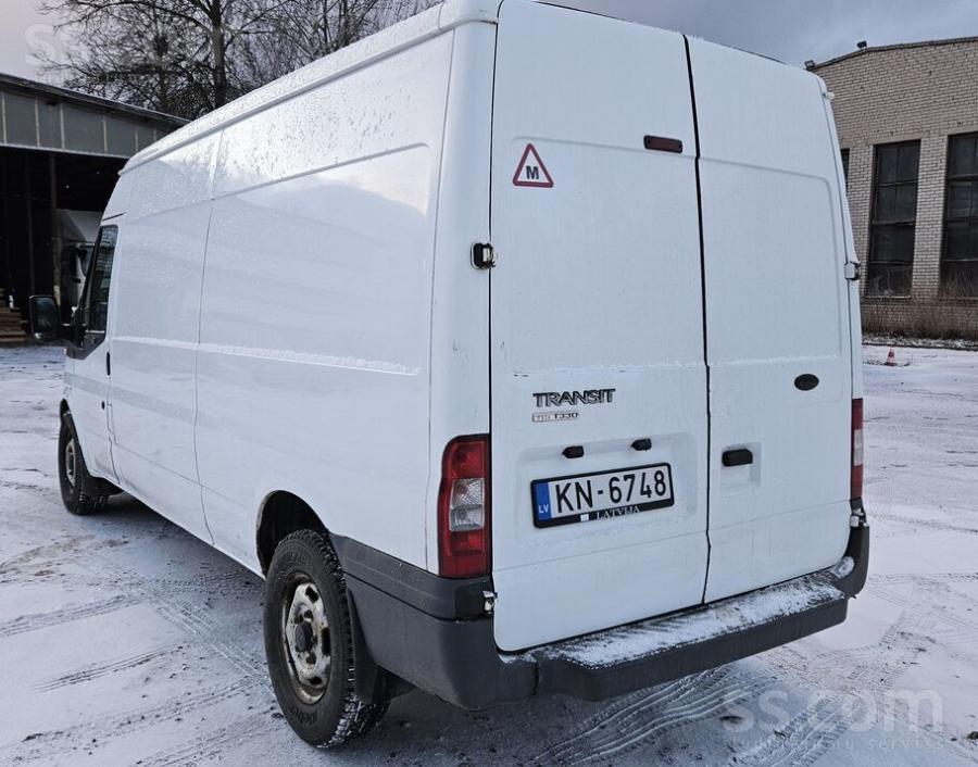 White Ford Transit 2012 in Riga, with an engine capacity of 2.20 L and mileage of 333 thousand km for 4250 €, photo 8 on AUTOMOTO.COM.LV