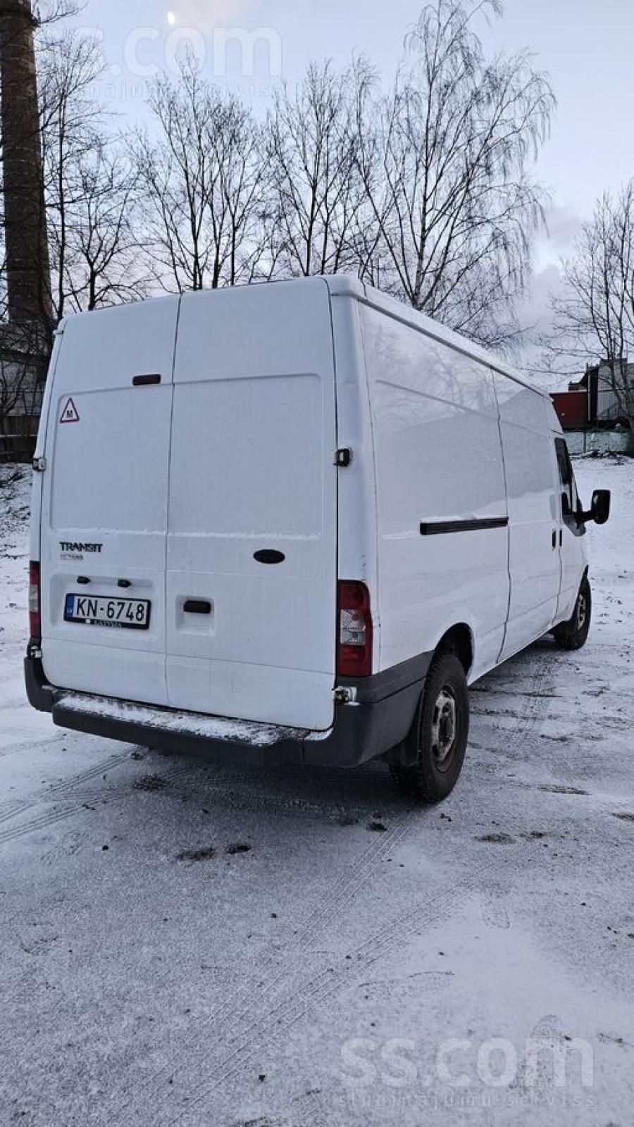 White Ford Transit 2012 in Riga, with an engine capacity of 2.20 L and mileage of 333 thousand km for 4250 €, photo 9 on AUTOMOTO.COM.LV