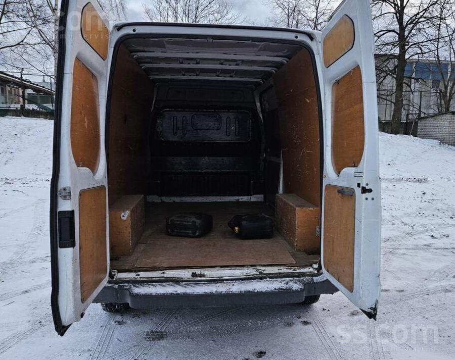 White Ford Transit 2012 in Riga, with an engine capacity of 2.20 L and mileage of 333 thousand km for 4250 €, photo 10 on AUTOMOTO.COM.LV