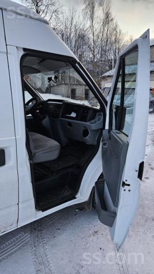 White Ford Transit 2012 in Riga, with an engine capacity of 2.20 L and mileage of 333 thousand km for 4250 €, photo 15 on AUTOMOTO.COM.LV