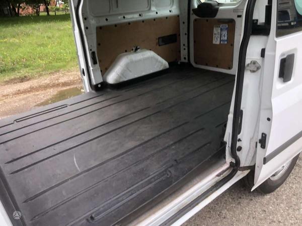 White Ford Transit 2012 in Kaunas, with an engine capacity of 2.20 L and mileage of 207 thousand km for 3400 €, photo 9 on AUTOMOTO.COM.LV