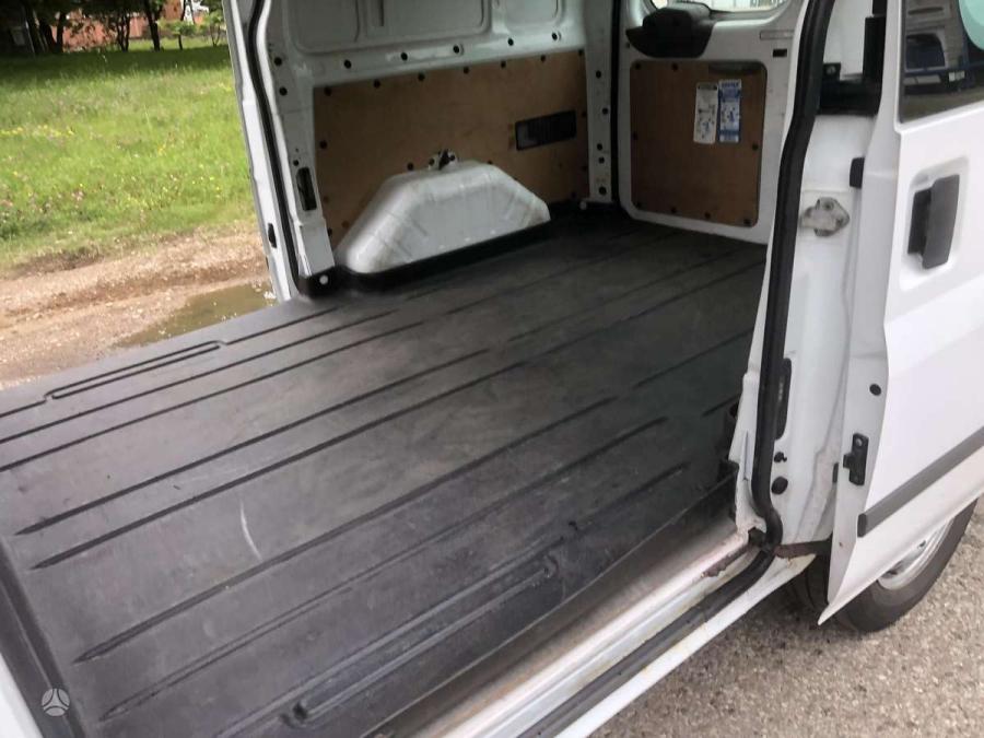 White Ford Transit 2012 in Kaunas, with an engine capacity of 2.20 L and mileage of 207 thousand km for 3400 €, photo 10 on AUTOMOTO.COM.LV