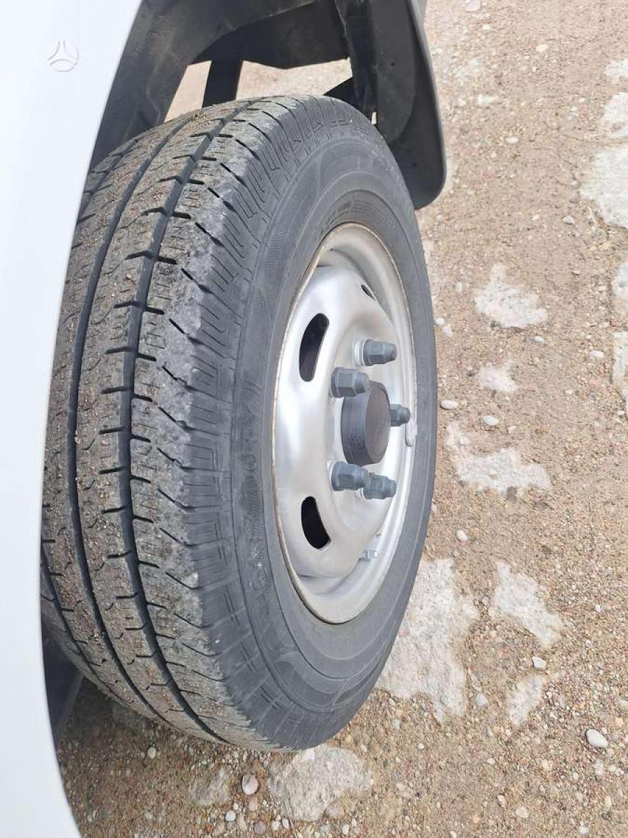 Balts Ford Transit 2012 Tauragė, ar dzinēja tilpumu 2.20 L un nobraukumu 200 tūkst. km par 5200 €, foto 13 vietnē AUTOMOTO.COM.LV