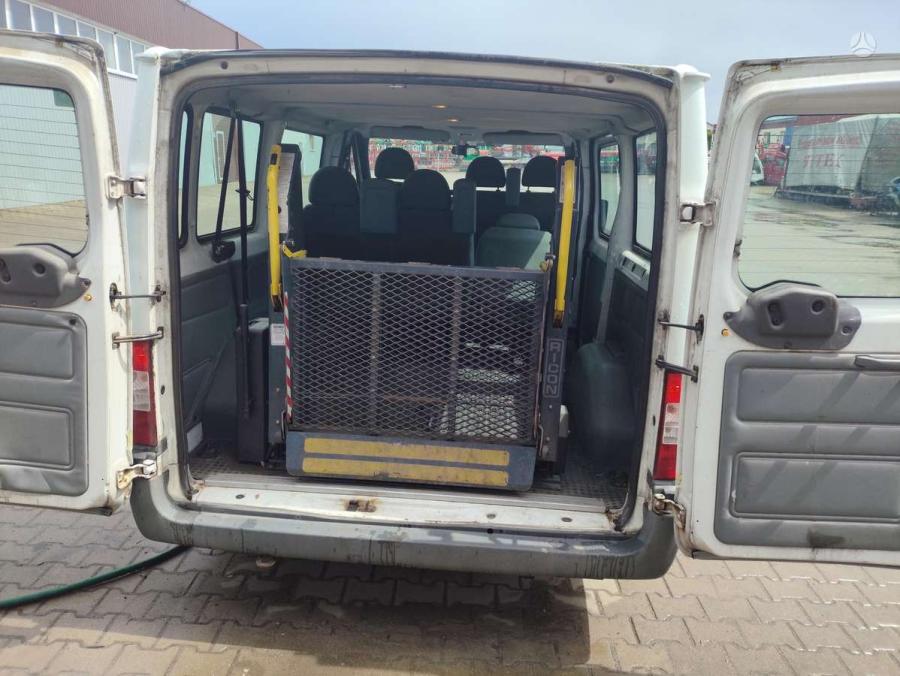 White Ford Transit 2012 in Vilnius, with an engine capacity of 2.20 L and mileage of 464 thousand km for 3300 €, photo 4 on AUTOMOTO.COM.LV