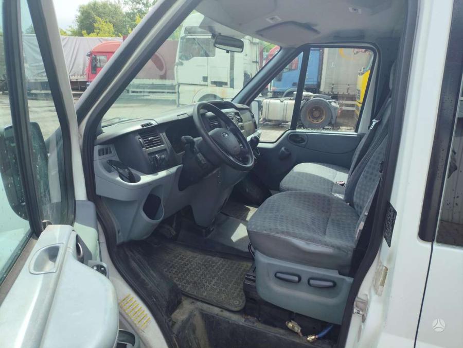 White Ford Transit 2012 in Vilnius, with an engine capacity of 2.20 L and mileage of 464 thousand km for 3300 €, photo 9 on AUTOMOTO.COM.LV