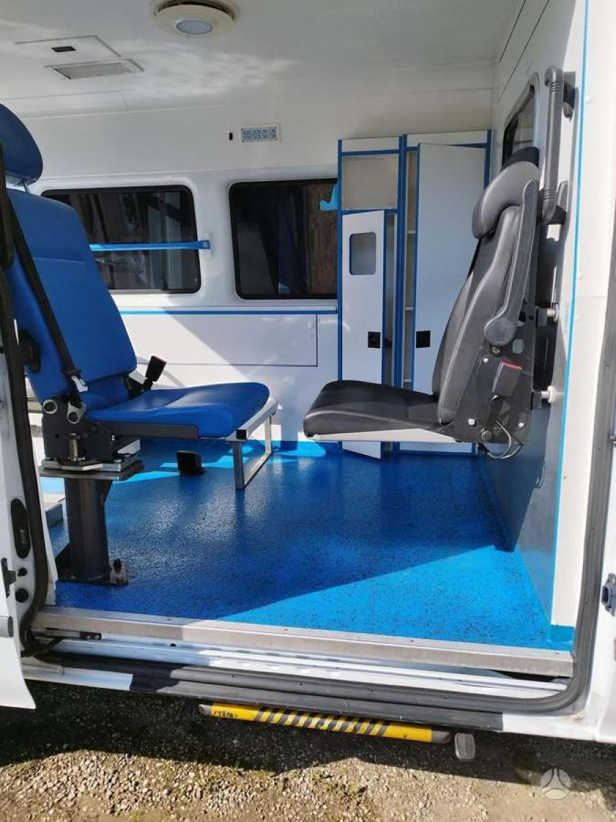 White Ford Transit 2013 in Sakiai, with an engine capacity of 2.20 L and mileage of 289 thousand km for 8500 €, photo 4 on AUTOMOTO.COM.LV