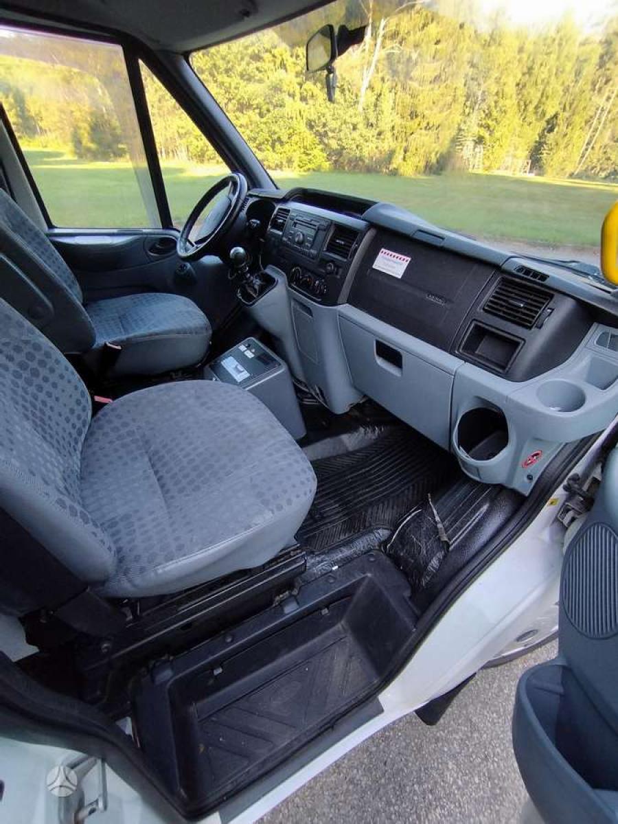 White Ford Transit 2013 in Sakiai, with an engine capacity of 2.20 L and mileage of 289 thousand km for 8500 €, photo 9 on AUTOMOTO.COM.LV