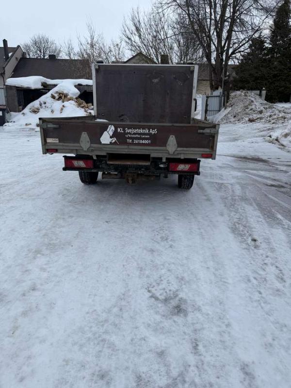White Ford Transit 2015 in Taurage, with an engine capacity of 2.20 L and mileage of 290 thousand km for 5300 €, photo 5 on AUTOMOTO.COM.LV
