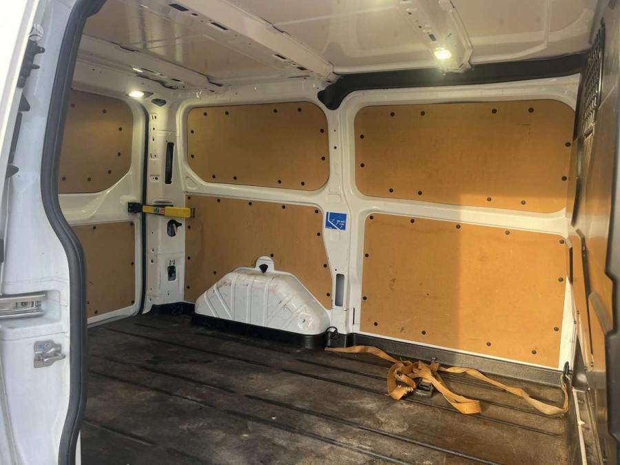 White Ford Transit 2015 in Akmene, with an engine capacity of 2.00 L and mileage of 186 thousand km for 6500 €, photo 10 on AUTOMOTO.COM.LV