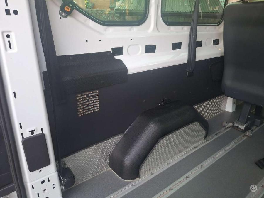 White Ford Transit 2015 in Jurbarkas, with an engine capacity of 2.20 L and mileage of 251 thousand km for 12300 €, photo 13 on AUTOMOTO.COM.LV
