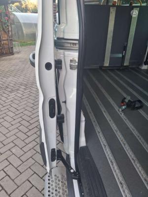 White Ford Transit 2015 in Jurbarkas, with an engine capacity of 2.20 L and mileage of 251 thousand km for 12300 €, photo 37 on AUTOMOTO.COM.LV