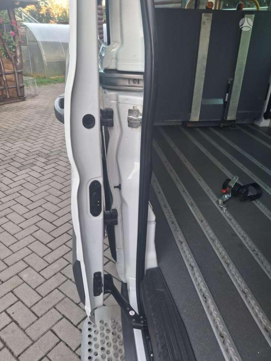 White Ford Transit 2015 in Jurbarkas, with an engine capacity of 2.20 L and mileage of 251 thousand km for 12300 €, photo 37 on AUTOMOTO.COM.LV
