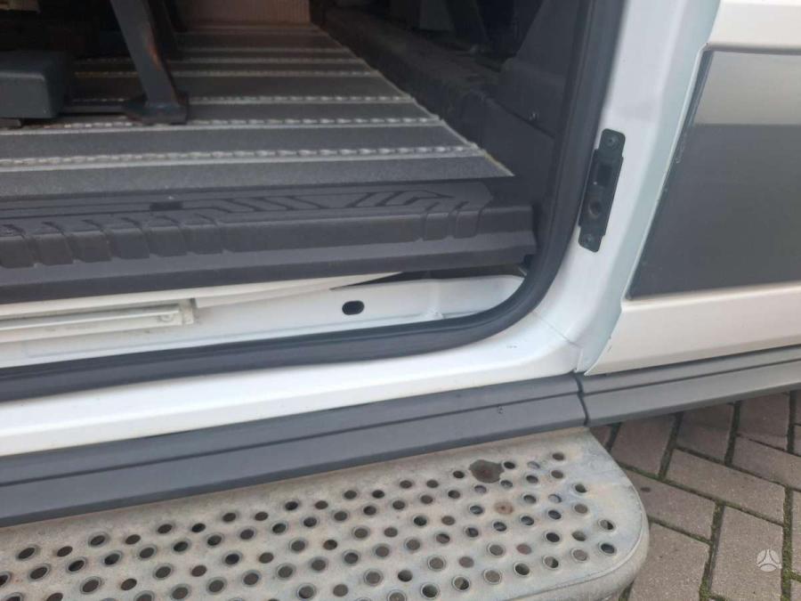 White Ford Transit 2015 in Jurbarkas, with an engine capacity of 2.20 L and mileage of 251 thousand km for 12300 €, photo 39 on AUTOMOTO.COM.LV