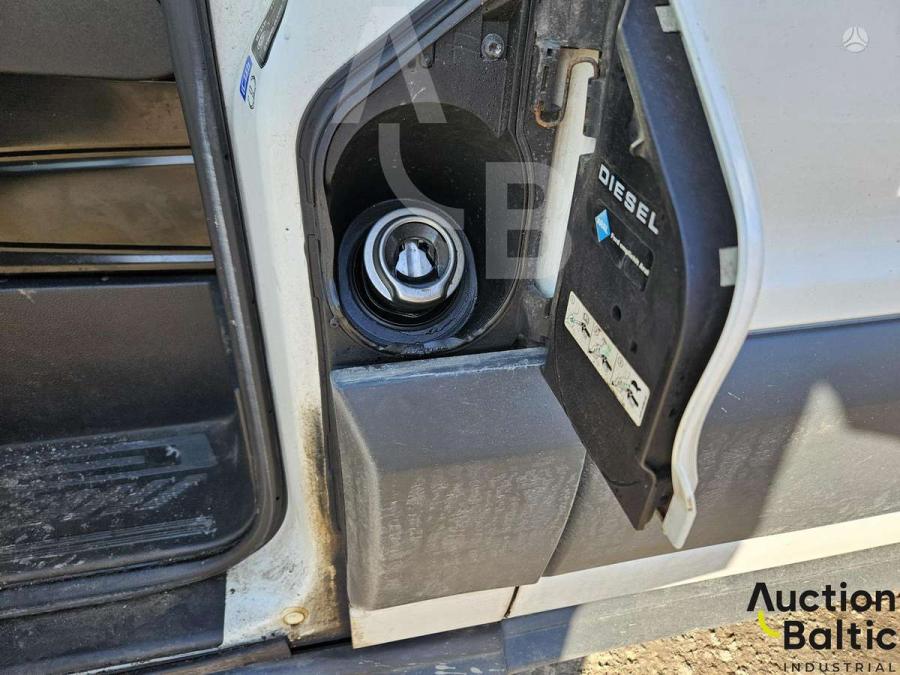 White Ford Transit 2015 in Marijampole, with an engine capacity of 2.20 L and mileage of 277 thousand km for 8000 €, photo 17 on AUTOMOTO.COM.LV