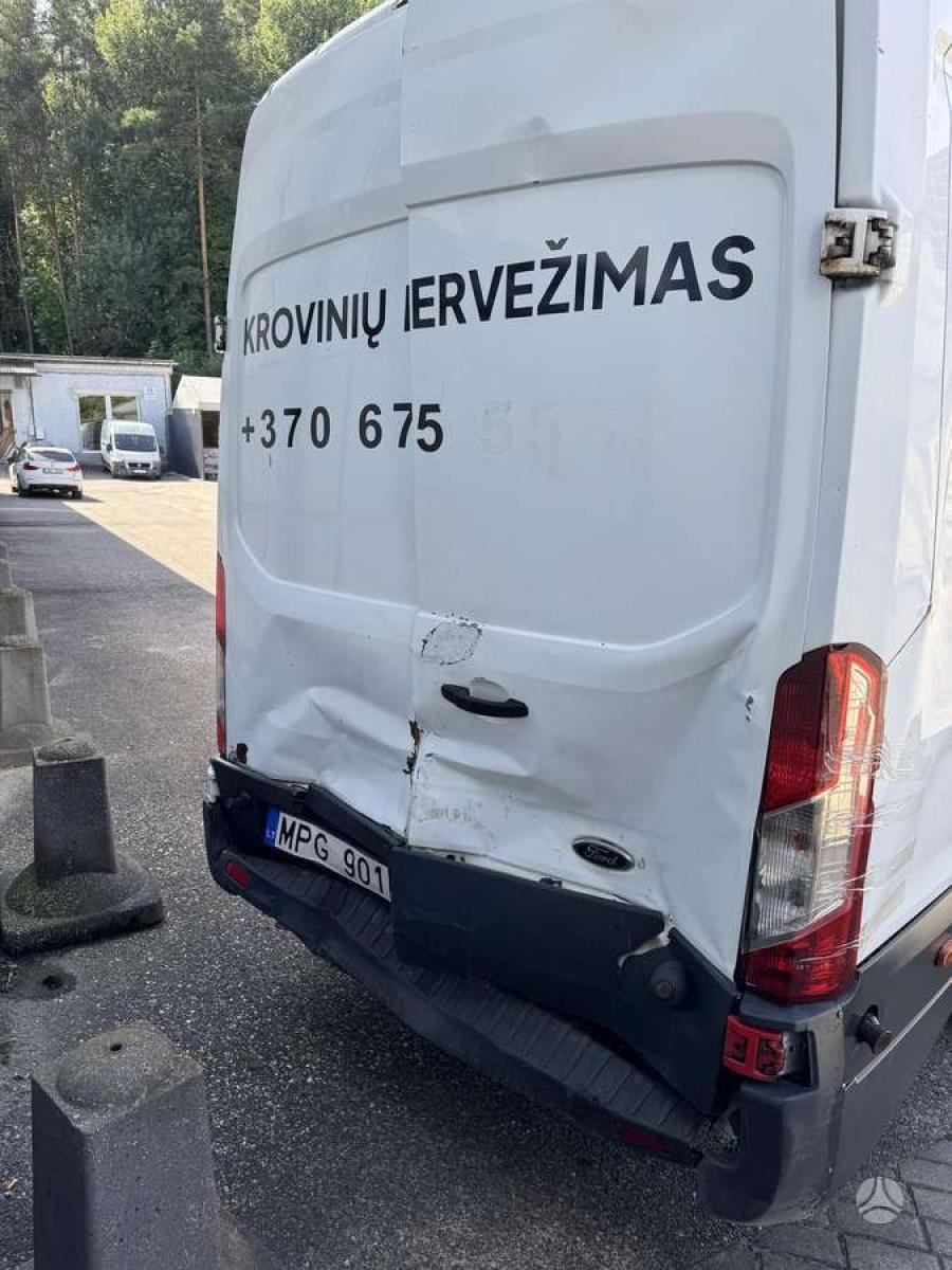 Balts Ford Transit 2015 Viļņa, ar dzinēja tilpumu 2.20 L un nobraukumu 355 tūkst. km par 3550 €, foto 5 vietnē AUTOMOTO.COM.LV