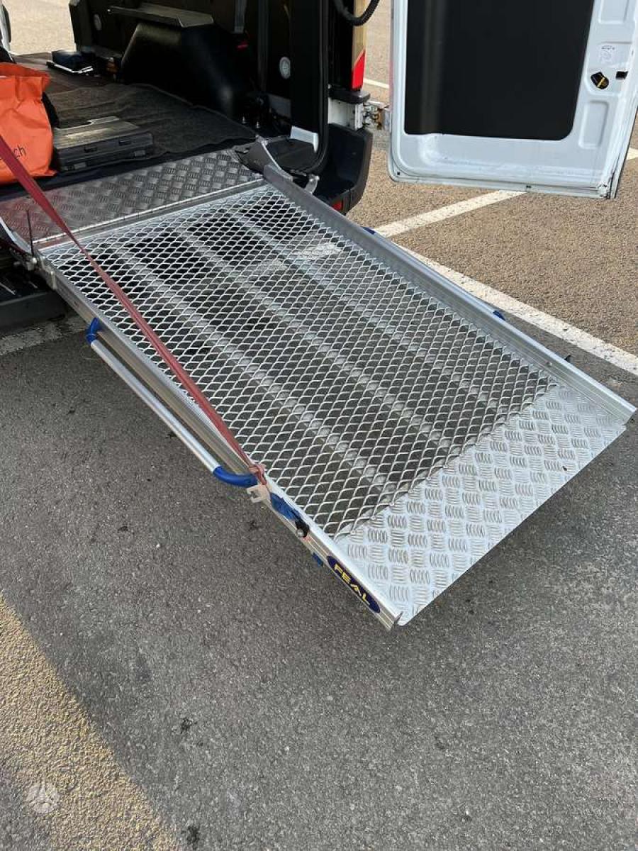 White Ford Transit 2015 in Mazeikiai, with an engine capacity of 2.20 L and mileage of 440 thousand km for 7500 €, photo 10 on AUTOMOTO.COM.LV