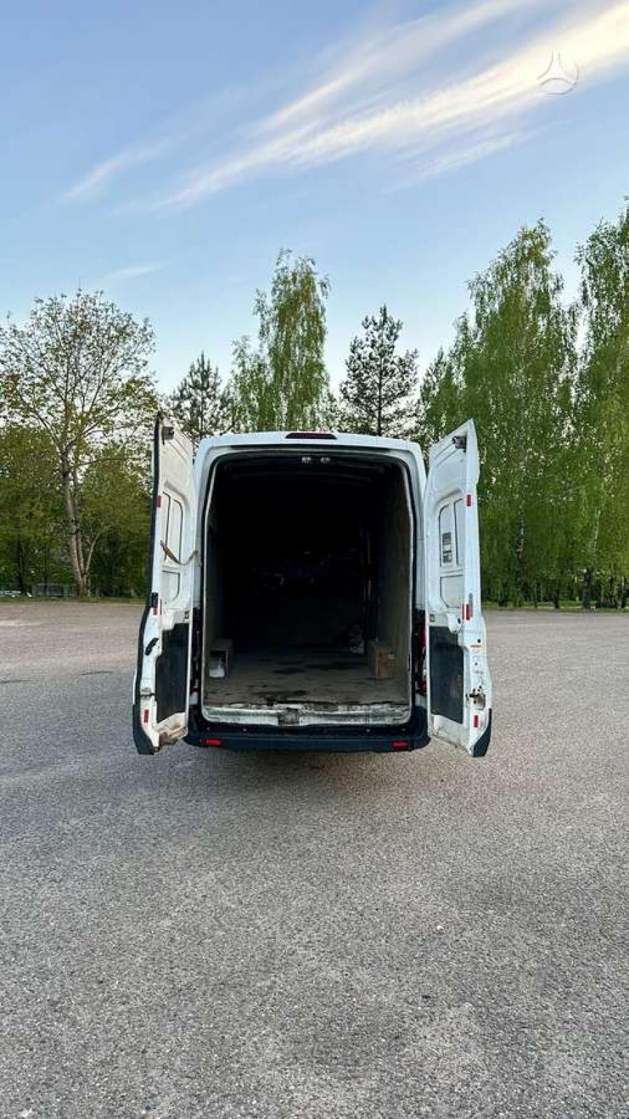 White Ford Transit 2015 in Anyksciai, with an engine capacity of 2.20 L and mileage of 333 thousand km for 6900 €, photo 11 on AUTOMOTO.COM.LV