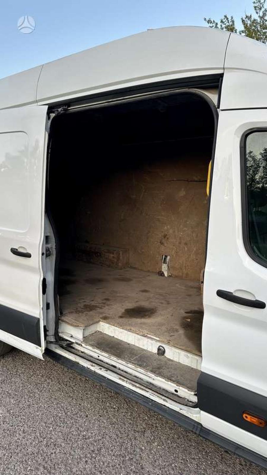 White Ford Transit 2015 in Anyksciai, with an engine capacity of 2.20 L and mileage of 333 thousand km for 6900 €, photo 12 on AUTOMOTO.COM.LV