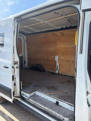 White Ford Transit 2016 in Taurage, with an engine capacity of 2.00 L and mileage of 287 thousand km for 6750 €, photo 10 on AUTOMOTO.COM.LV
