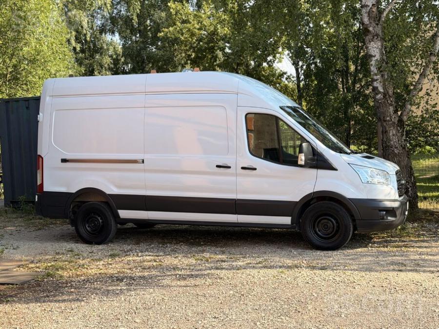 White Ford Transit 2016 in Valmiera, with an engine capacity of 2.20 L and mileage of 197 thousand km for 16900 €, photo 4 on AUTOMOTO.COM.LV