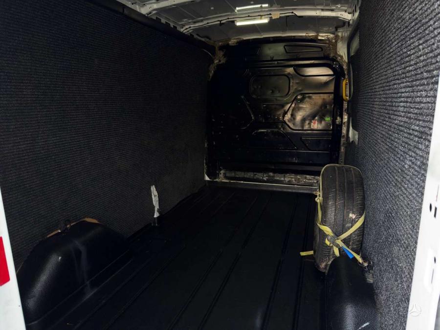 White Ford Transit 2017 in Kaunas, with an engine capacity of 2.00 L and mileage of 312 thousand km for 9999 €, photo 11 on AUTOMOTO.COM.LV