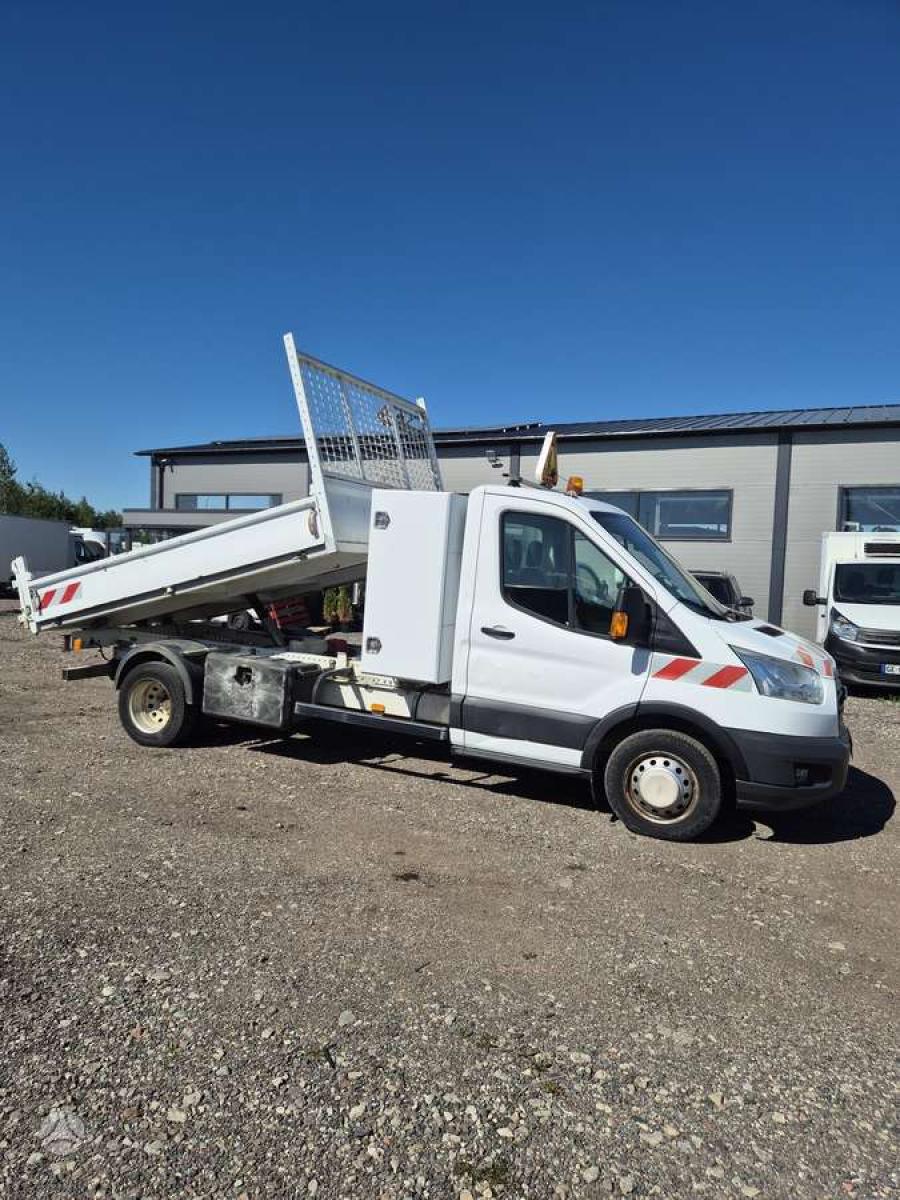 White Ford Transit 2017 in Kaunas, with an engine capacity of 2.20 L and mileage of 67 thousand km for 11770 €, photo 5 on AUTOMOTO.COM.LV