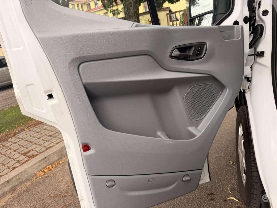 White Ford Transit 2017 in Taurage, with an engine capacity of 2.00 L and mileage of 127 thousand km for 9650 €, photo 14 on AUTOMOTO.COM.LV