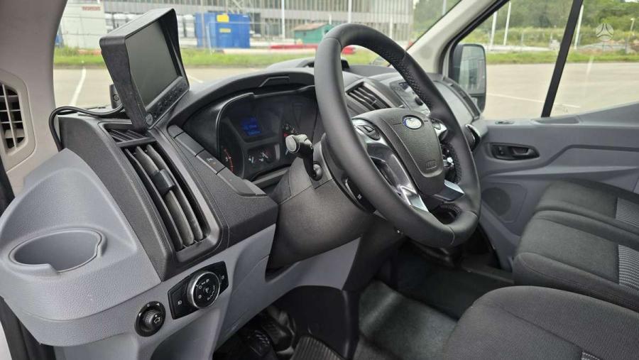 White Ford Transit 2017 in Siauliai, with an engine capacity of 2.20 L and mileage of 156 thousand km for 11450 €, photo 17 on AUTOMOTO.COM.LV