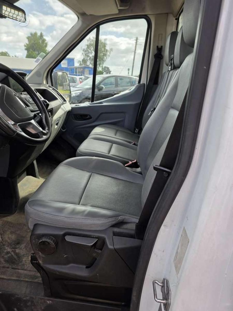 White Ford Transit 2017 in Taurage, with an engine capacity of 2.00 L and mileage of 186 thousand km for 12300 €, photo 12 on AUTOMOTO.COM.LV
