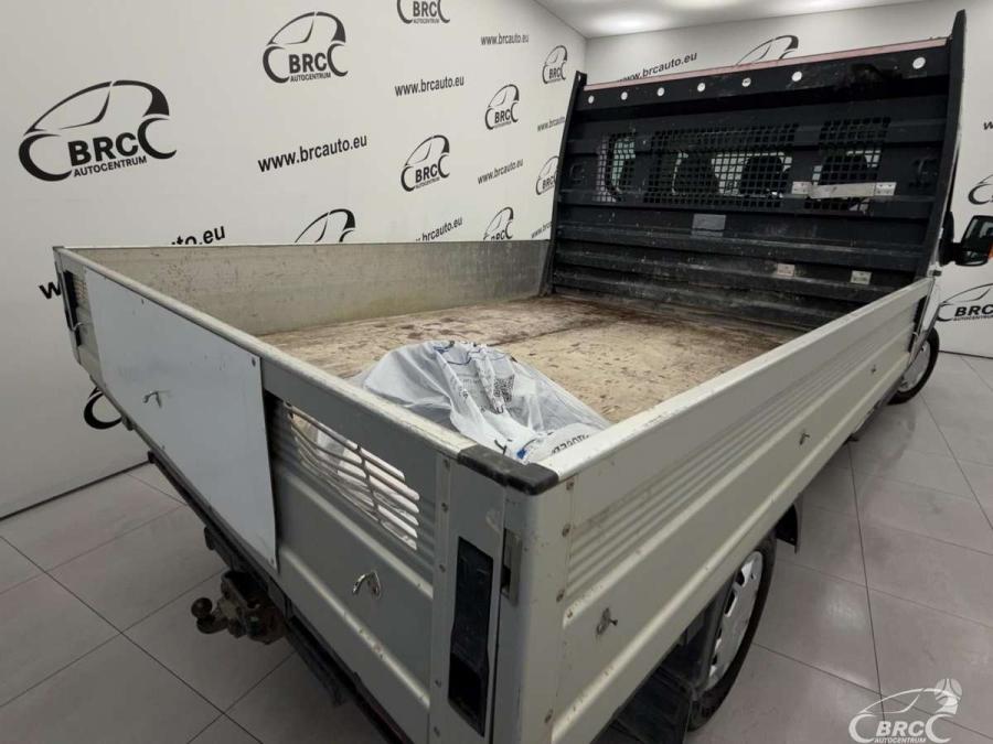 White Ford Transit 2017 in Vilnius, with an engine capacity of 2.00 L and mileage of 152 thousand km for 10900 €, photo 18 on AUTOMOTO.COM.LV