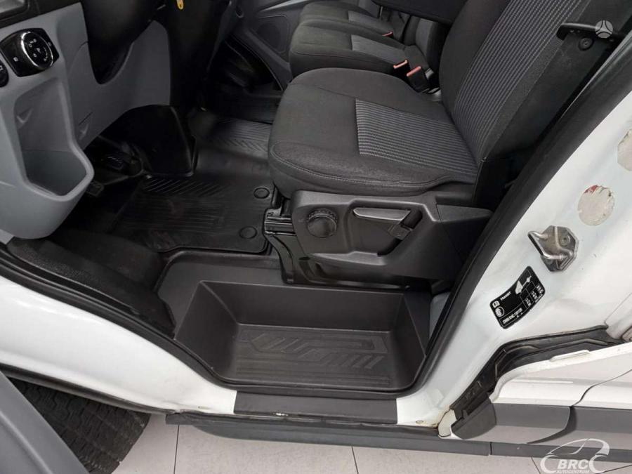 White Ford Transit 2017 in Vilnius, with an engine capacity of 2.00 L and mileage of 152 thousand km for 10900 €, photo 26 on AUTOMOTO.COM.LV