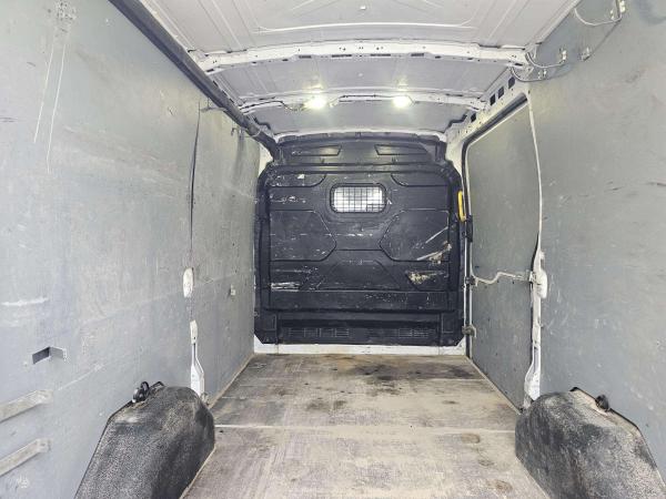 Ford Transit 2017 Pakruojis vietnÄ Balts Ford Transit 2017 Pakruojis, ar dzinÄja tilpumu 2.00 L un nobraukumu 223 tÅ«kst. km par 6400 ā¬, foto 8 vietnÄ AUTOMOTO.COM.LV