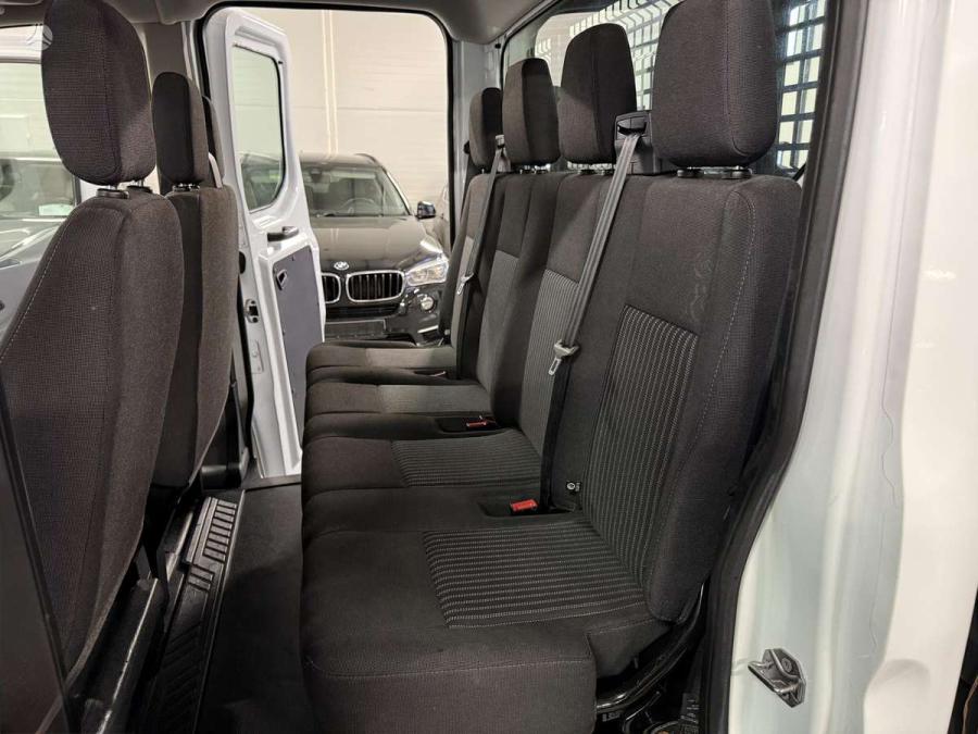 White Ford Transit 2018 in Marijampole, with an engine capacity of 2.00 L and mileage of 178 thousand km for 13500 €, photo 11 on AUTOMOTO.COM.LV